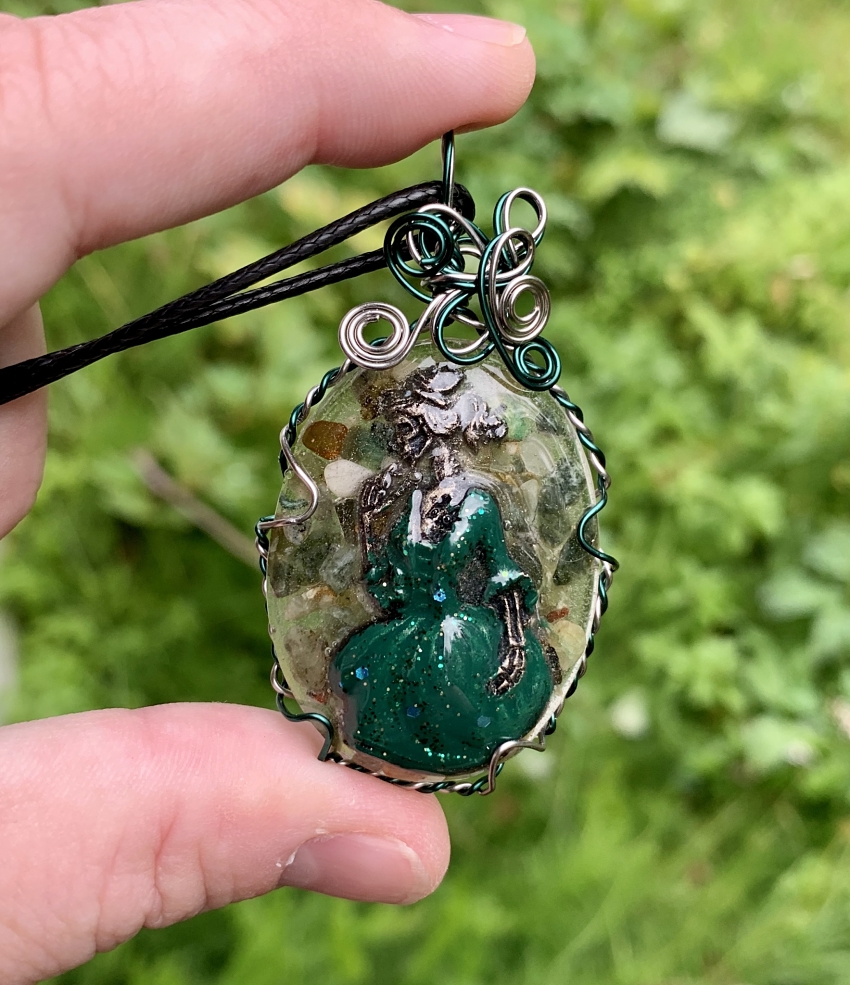 Handmade Resin Canadian Jade Skeleton Lady Cameo Pendant